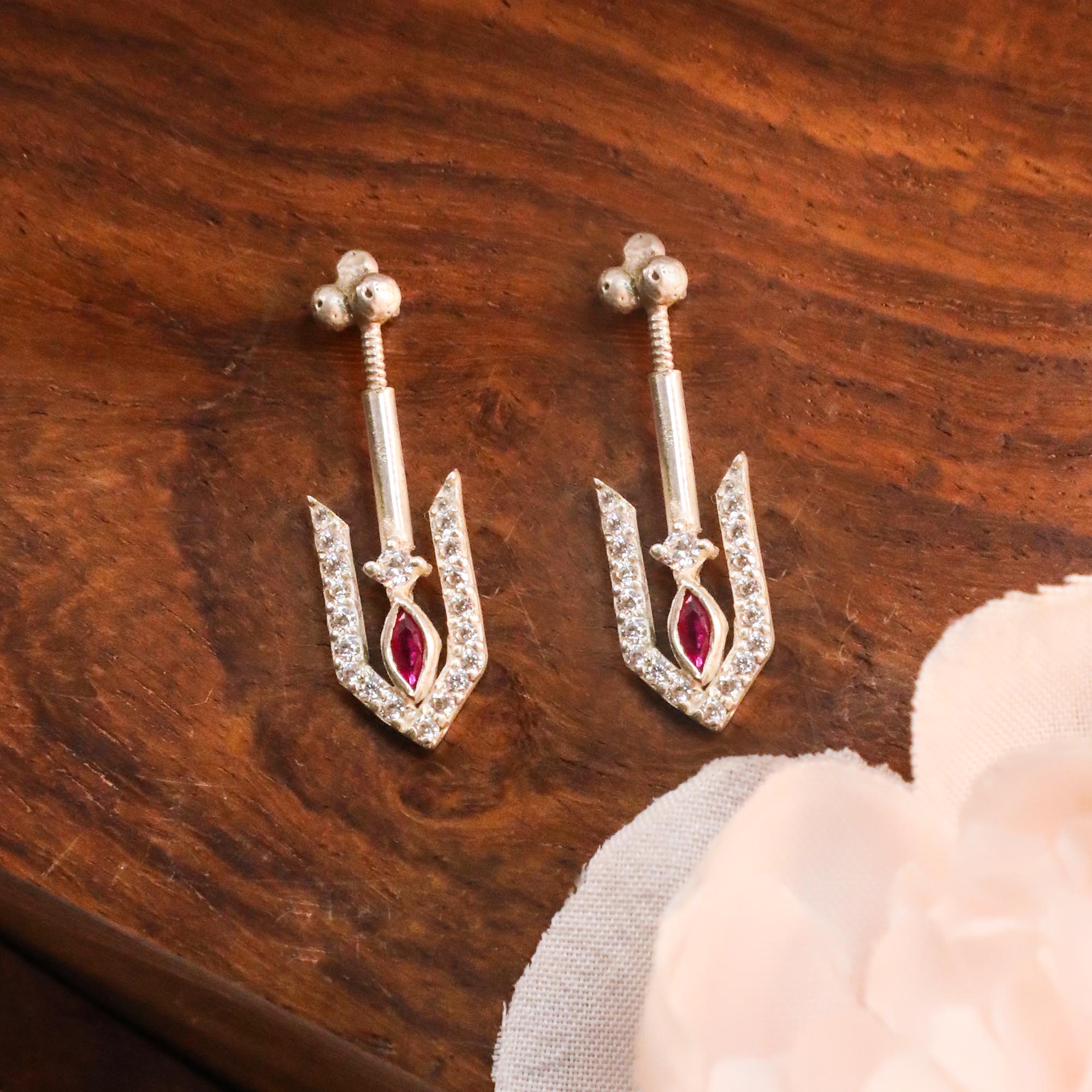 Pure 925 Silver Shree Vishnu Tilak Bugadi (Pierced) – Unniyarcha